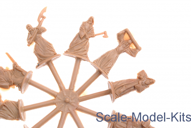 Russian war monk, 16-17th century-Red Box plastic scale model kit in 1: ...